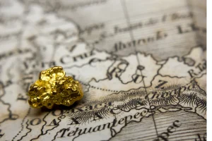 gold-nugget-on-map-of-mexico - Złota gotówka